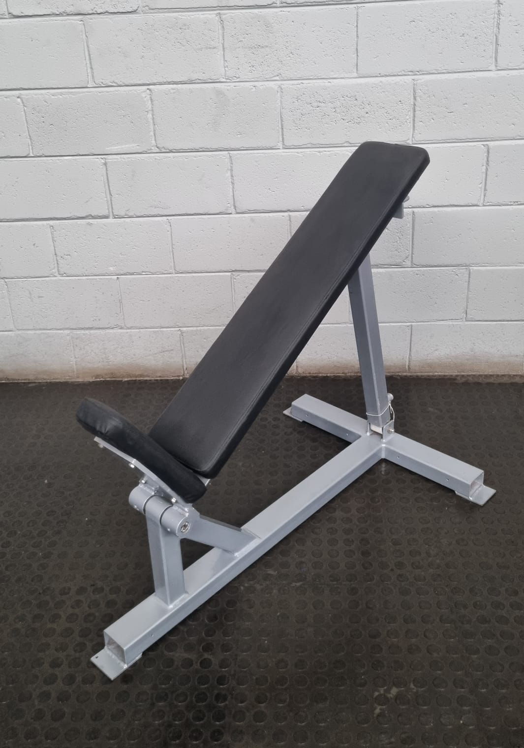 Zest Fixed Incline Bench | Certified Pre-Owned Upper Chest Bench Press ...